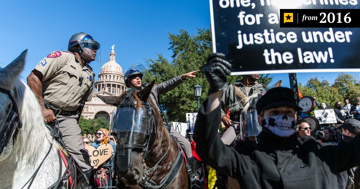 Watch Texas DPS troopers in riot gear separate dueling protests at the ...