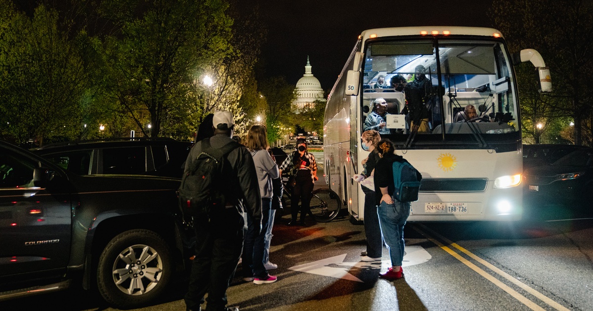 Texas sends two more buses with migrants to Kamala Harris’ residence ...