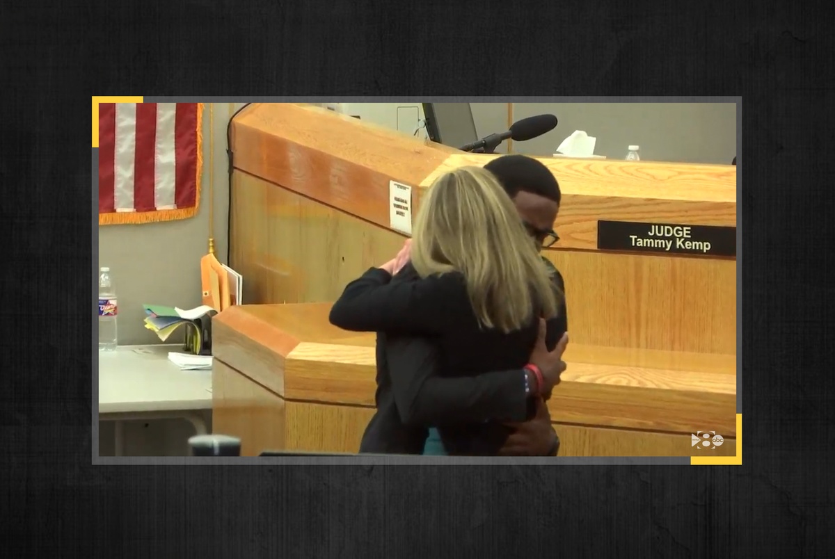 Amber Guyger sentencing: Former Dallas officer gets 10 years in prison ...