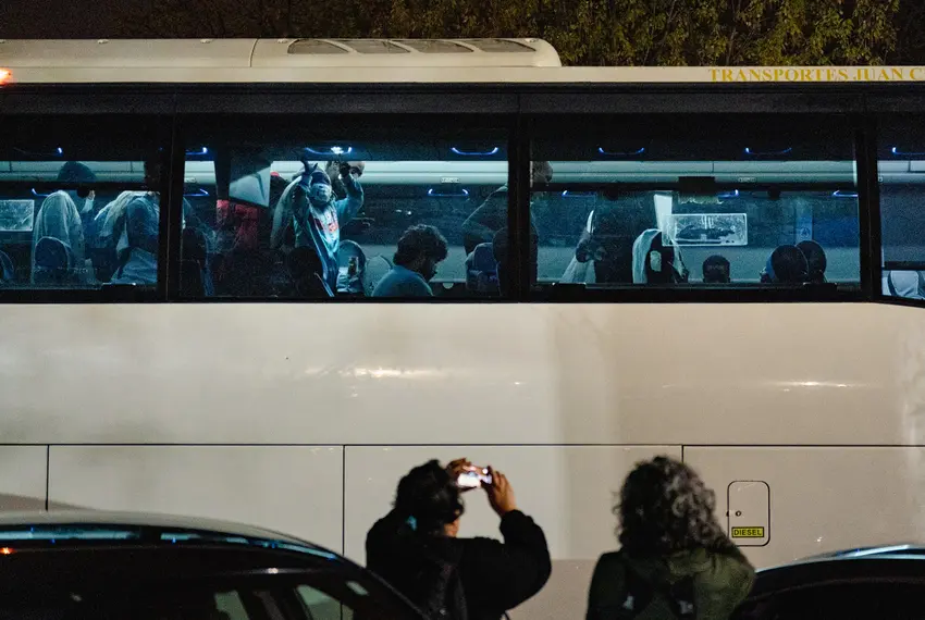 Buses From Texas Drop Off More Than 100 Migrants In A Bitterly Cold ...