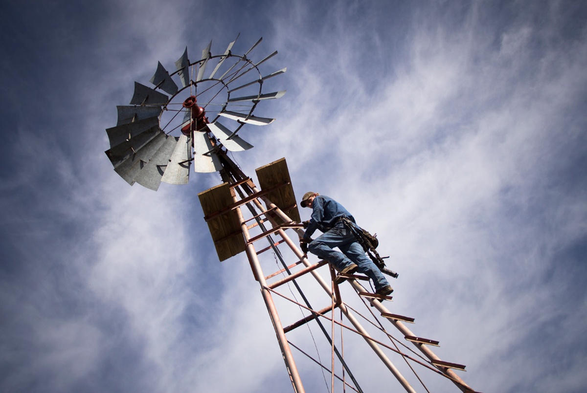 Video: Texas Windmillers at Work | The Texas Tribune