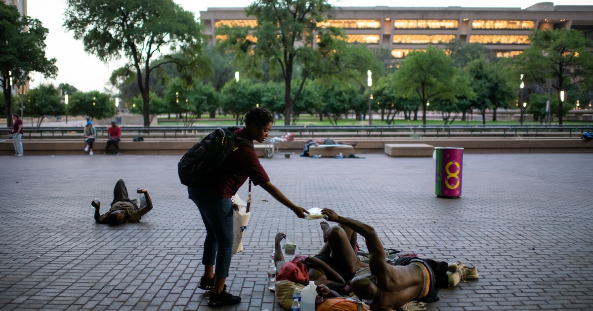 Homeless Texans left with few places to cool off during record heat ...