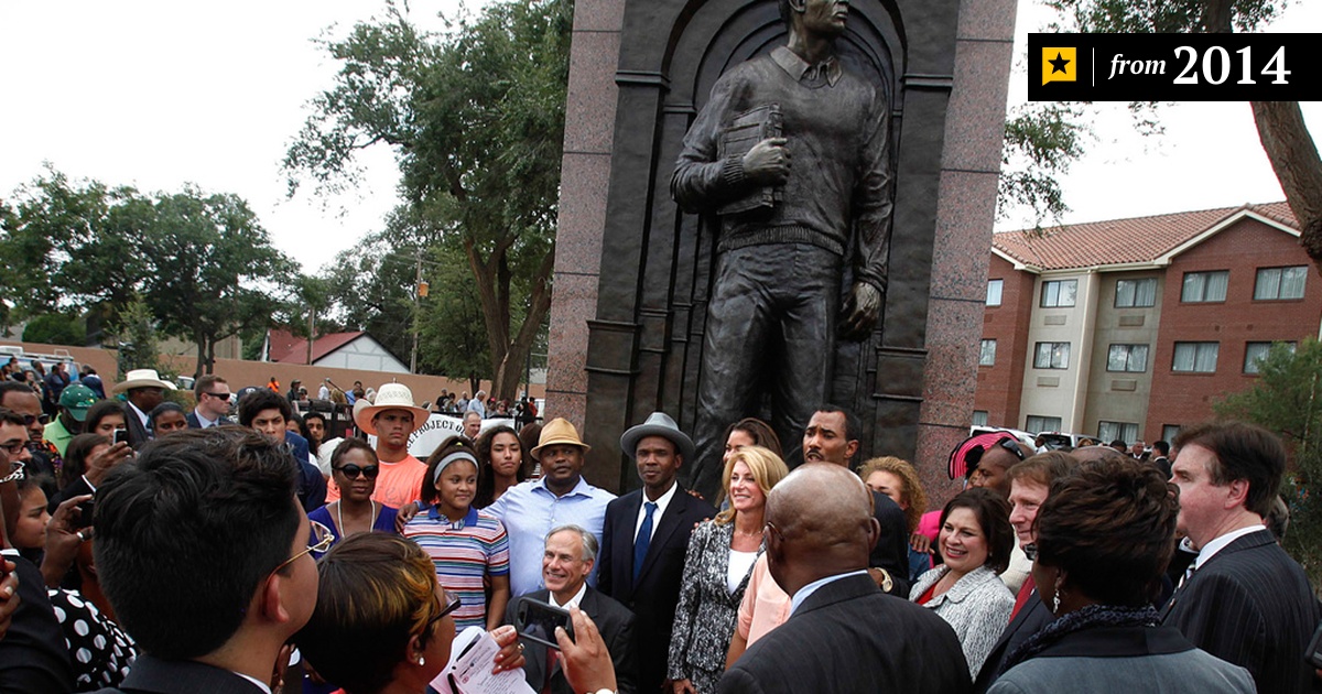 A Push to Award a Degree to a Symbol of Injustice | The Texas Tribune