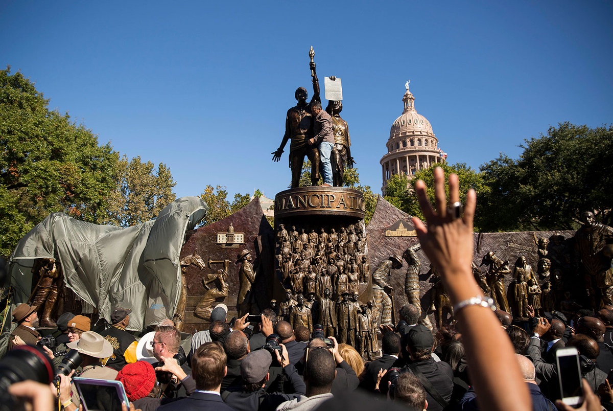Texans remember, rejoice during African-American monument's unveiling ...