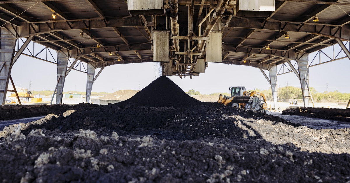 Texas lawmaker files bill to reduce PFAS in fertilizer | The Texas Tribune