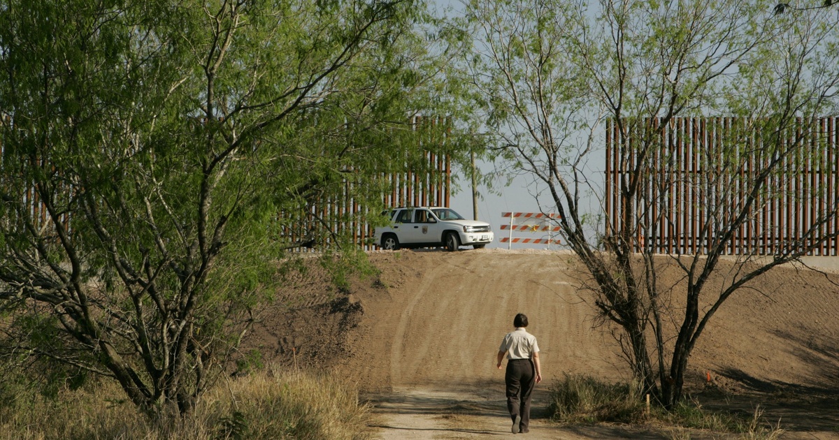 Environmental laws waived for border wall in Texas refuge | The Texas ...