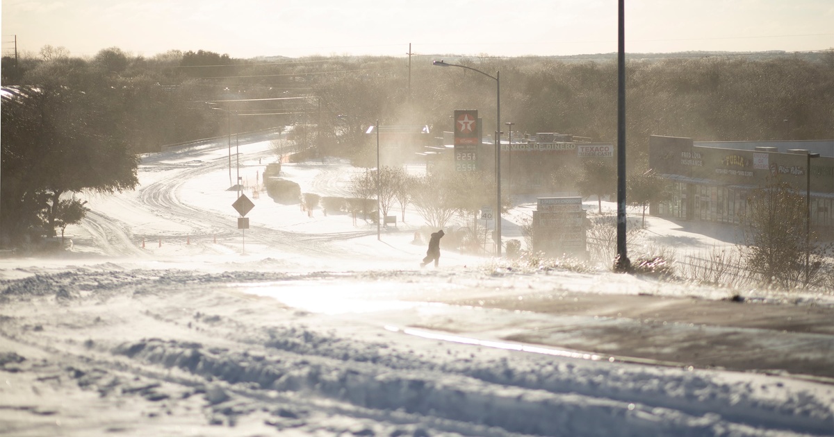 Photos: Texans face an ice storm that's left millions without power ...