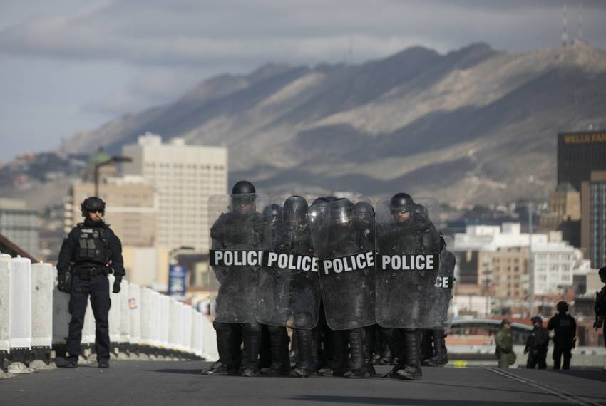 Border Patrol conducts "crowd control" exercise in El Paso | The Texas ...