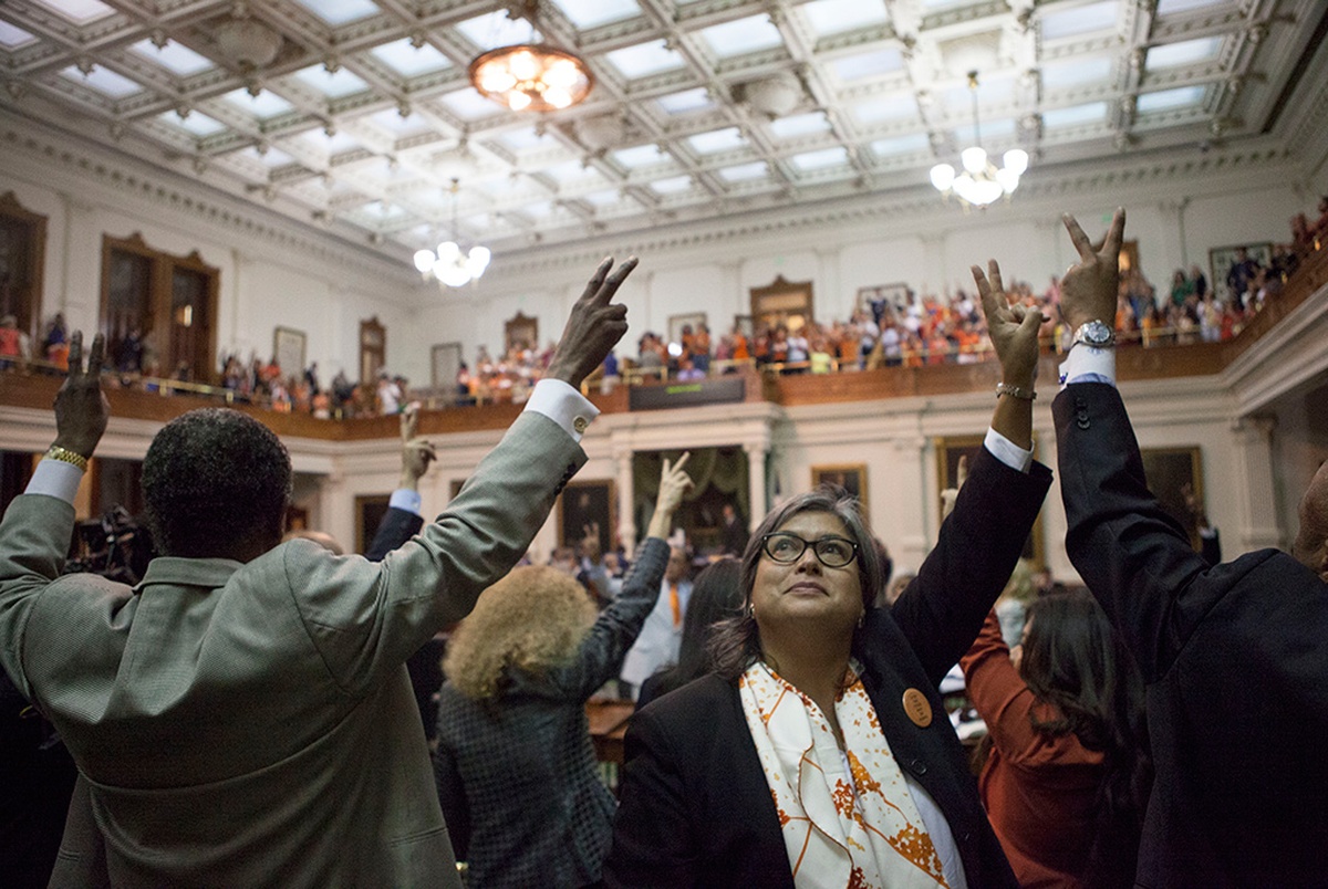 Video: Final Moments of the Filibuster | The Texas Tribune